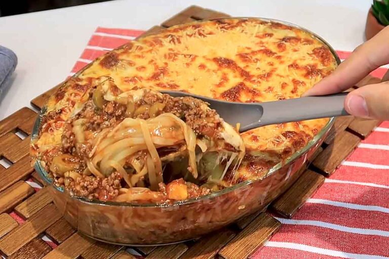 Receita de Macarronada de Forno com Molho Bolonhesa