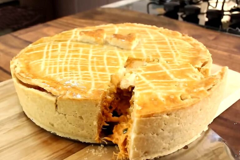 Esse Empadão de Frango Cremoso Vai Surpreender